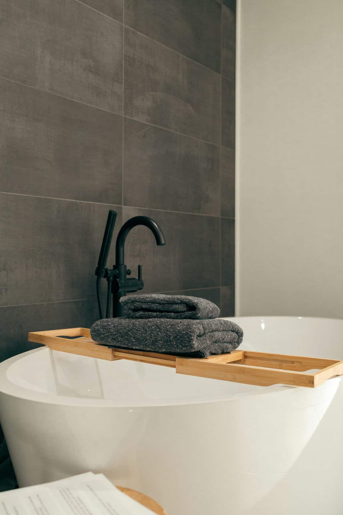 11 Best Organic & Non-Toxic Bath Towels in Canada, Reviewed in 2025